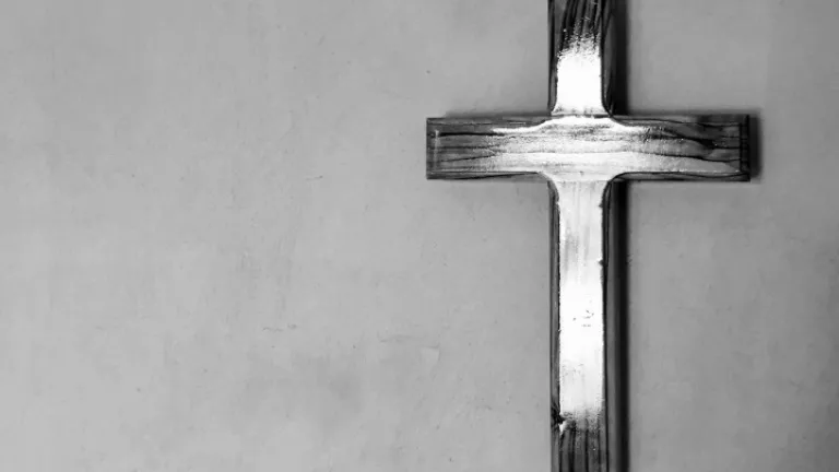 ¿Dónde se originó el símbolo de la cruz? | Iglesia de Dios Unida